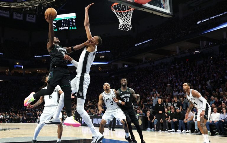 Brutal labor de los Spurs de Wembanyama para avanzar a la final del Oeste